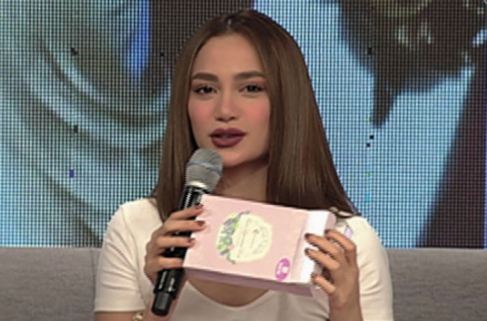 Arci Munoz Shows Off Anime Collection Abs Cbn News