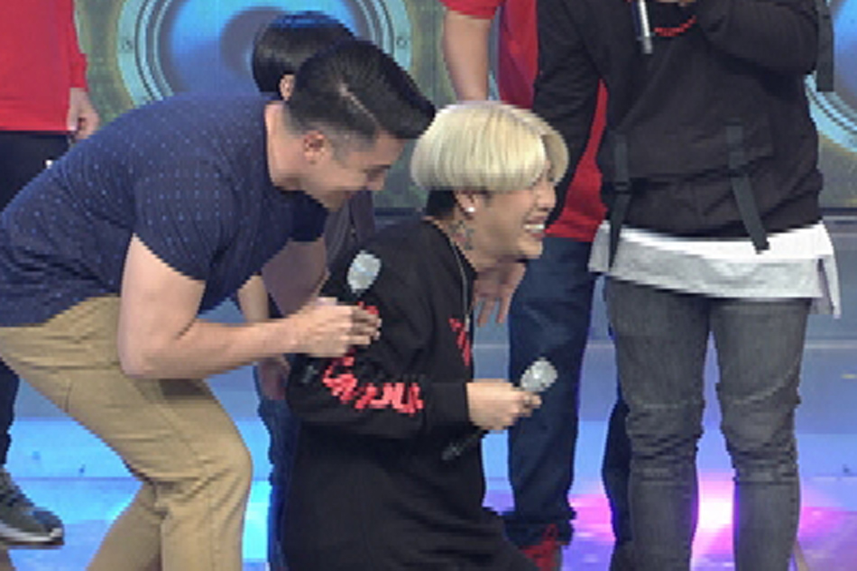 PANOORIN: Vice Ganda, umaray kay Luis Manzano | ABS-CBN News PANOORIN: Vice Ganda, umaray kay Luis Manzano | ABS-CBN News