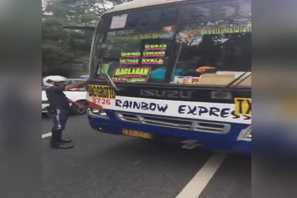 Kumpanya ng bus sa viral video, ipinatawag ng LTFRB | ABS-CBN News Kumpanya ng bus sa viral video, ipinatawag ng LTFRB | ABS-CBN News