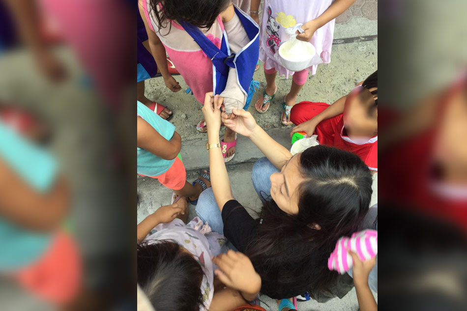 Inspirasyon sa lansangan: Estudyante, 18, nagtuturo ng mga batang-kalye ... Inspirasyon sa lansangan: Estudyante, 18, nagtuturo ng mga batang-kalye ...