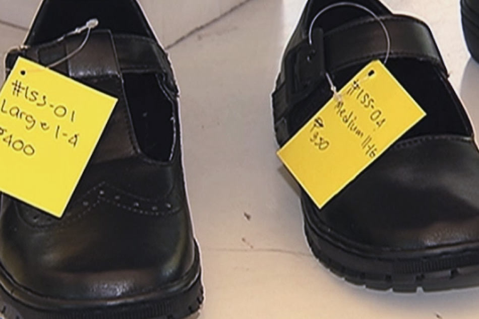 ALAMIN: Bilihan ng murang uniporme, matibay na sapatos | ABS-CBN News ALAMIN: Bilihan ng murang uniporme, matibay na sapatos | ABS-CBN News