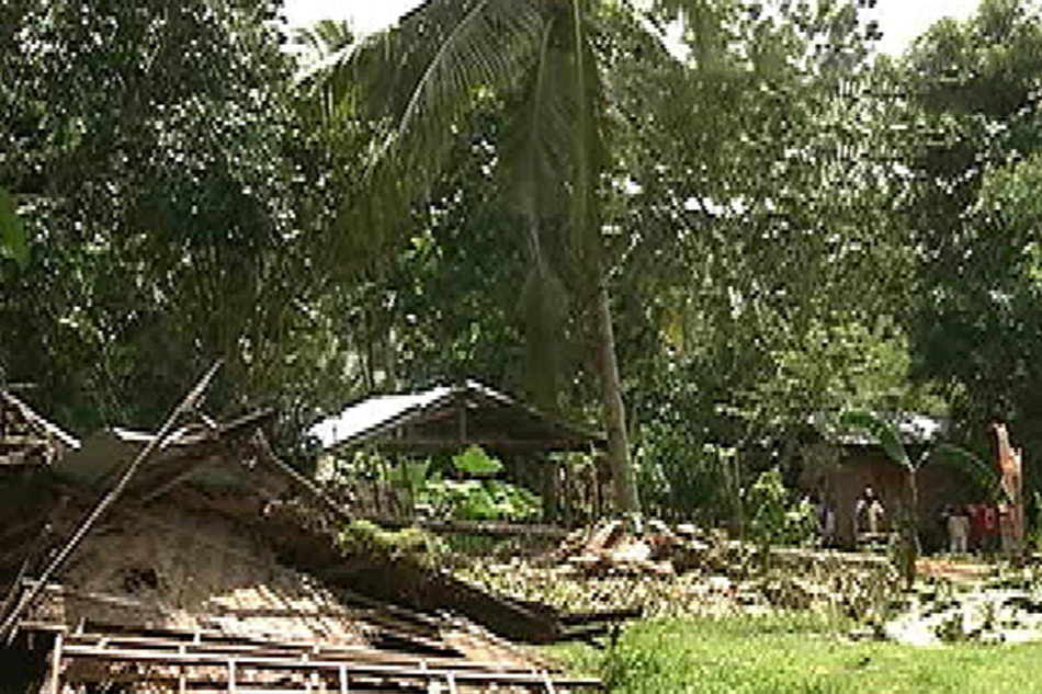 28 bahay sa S. Cotabato nasira ng malakas na hangin | ABS-CBN News 28 bahay sa S. Cotabato nasira ng malakas na hangin | ABS-CBN News