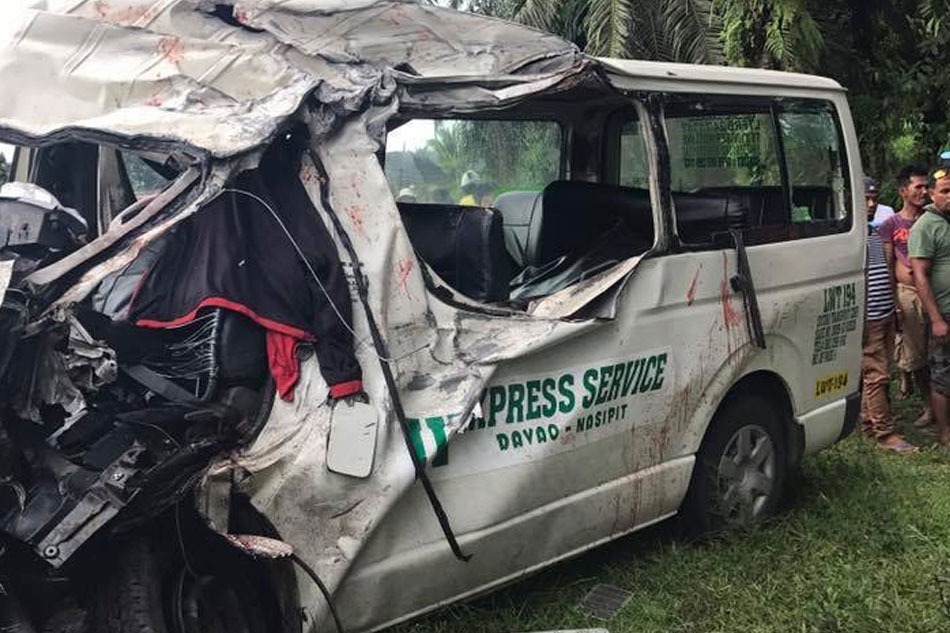 3 patay, 13 sugatan sa salpukan ng van at dump truck sa Agusan Del Sur ...