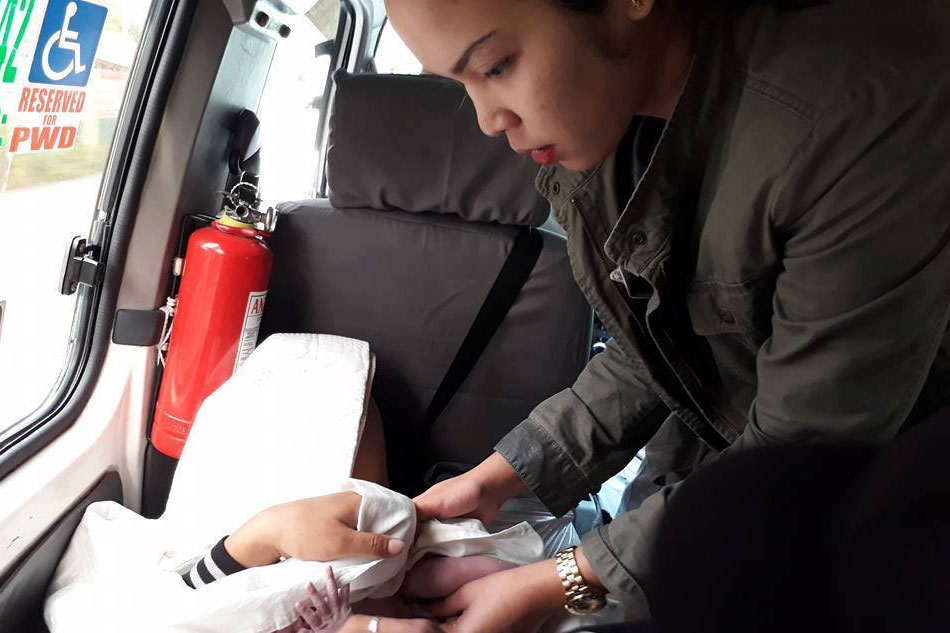 Buntis, nanganak sa van sa tulong ng nursing student | ABS-CBN News Buntis, nanganak sa van sa tulong ng nursing student | ABS-CBN News