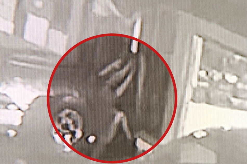 Panloloob ng 3 magnanakaw sa isang gusali, sapul sa CCTV | ABS-CBN News Panloloob ng 3 magnanakaw sa isang gusali, sapul sa CCTV | ABS-CBN News