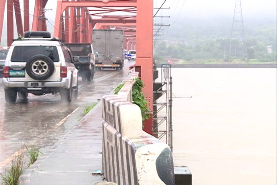 Lalaking nakabangga ng barikada, tumalon sa tulay sa Tuguegarao City ... Lalaking nakabangga ng barikada, tumalon sa tulay sa Tuguegarao City ...