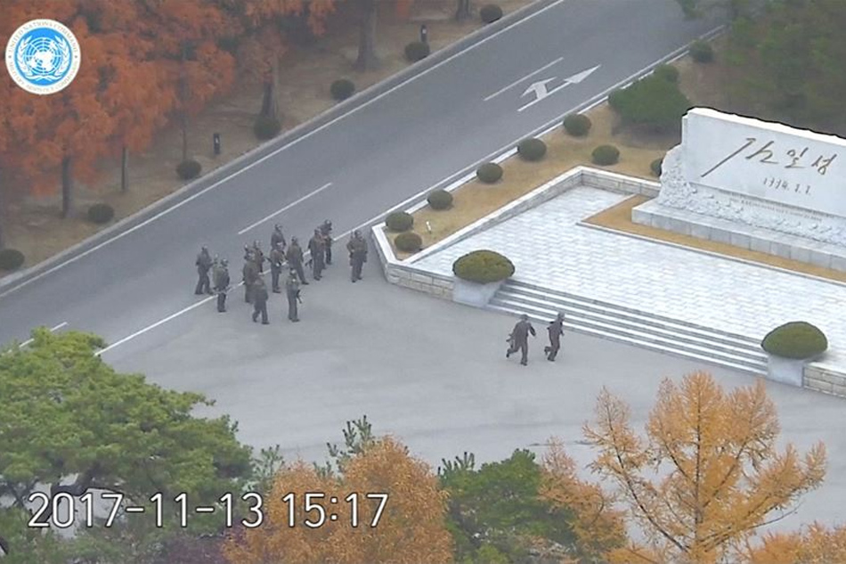 Watch North Korean Soldier Defects Video Captures Chase Abs Cbn News