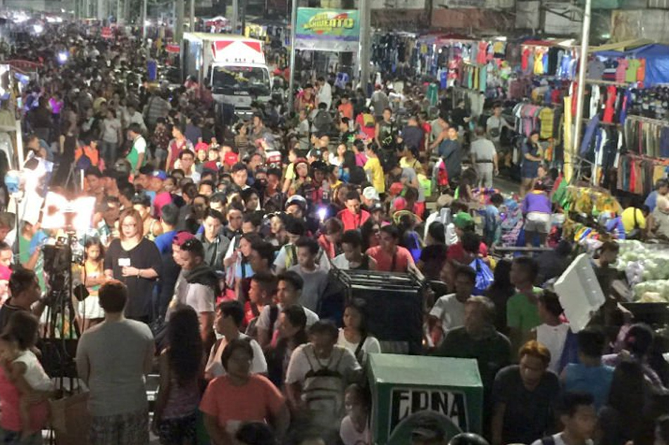 Huling hirit sa pamimili ng regalo bago mag-Pasko | ABS-CBN News Huling hirit sa pamimili ng regalo bago mag-Pasko | ABS-CBN News