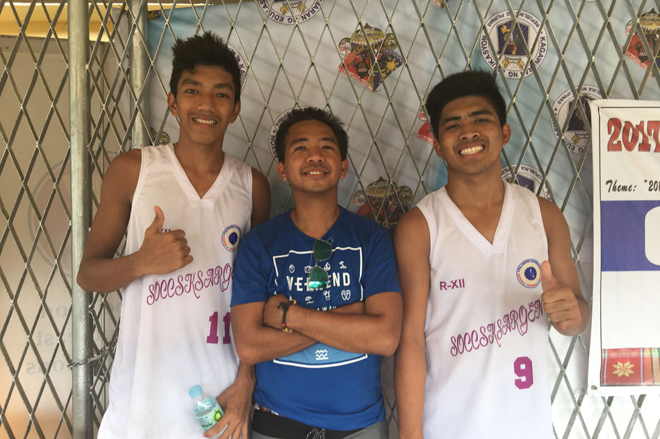 Kristyano, Muslim, Lumad nagsama-sama sa basketball team ng ... Kristyano, Muslim, Lumad nagsama-sama sa basketball team ng ...