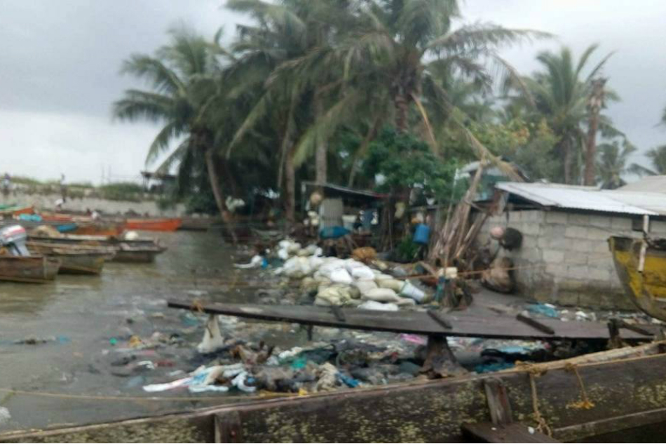 2 barangay sa Aparri, binaha dahil sa storm surge | ABS-CBN News 2 barangay sa Aparri, binaha dahil sa storm surge | ABS-CBN News