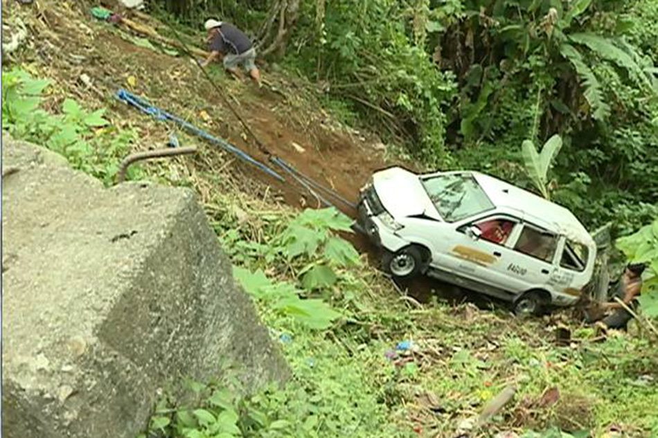 Taxi nahulog sa bangin sa Baguio City, drayber milagrong nakaligtas ... Taxi nahulog sa bangin sa Baguio City, drayber milagrong nakaligtas ...