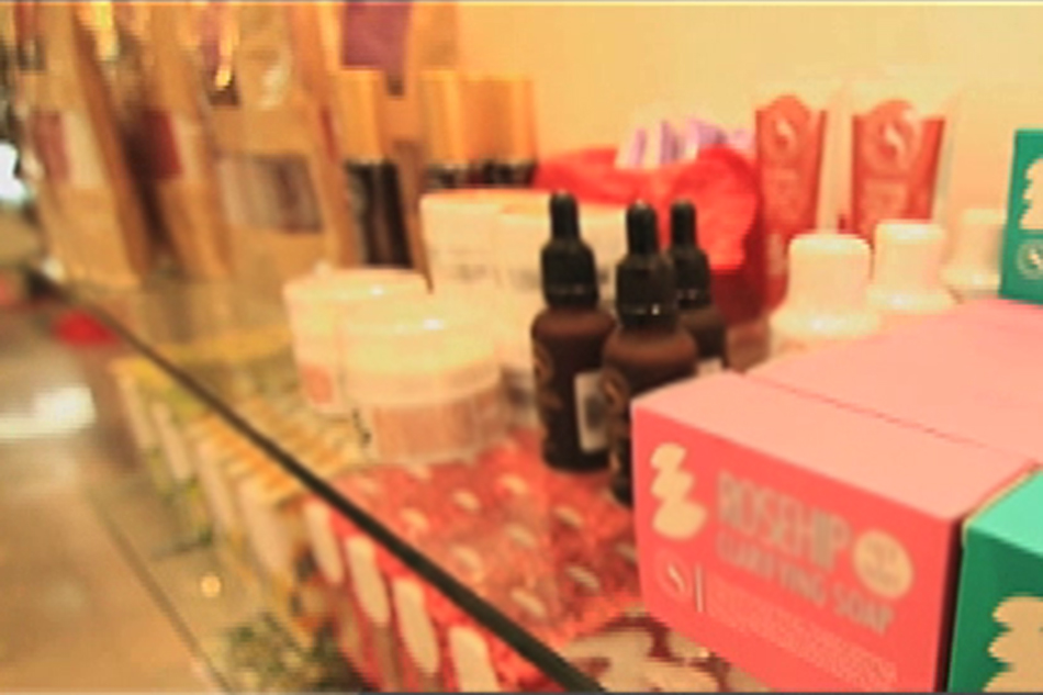 Eksperto, nagbabala sa paggamit ng 'organic beauty products' | ABS-CBN News Eksperto, nagbabala sa paggamit ng 'organic beauty products' | ABS-CBN News