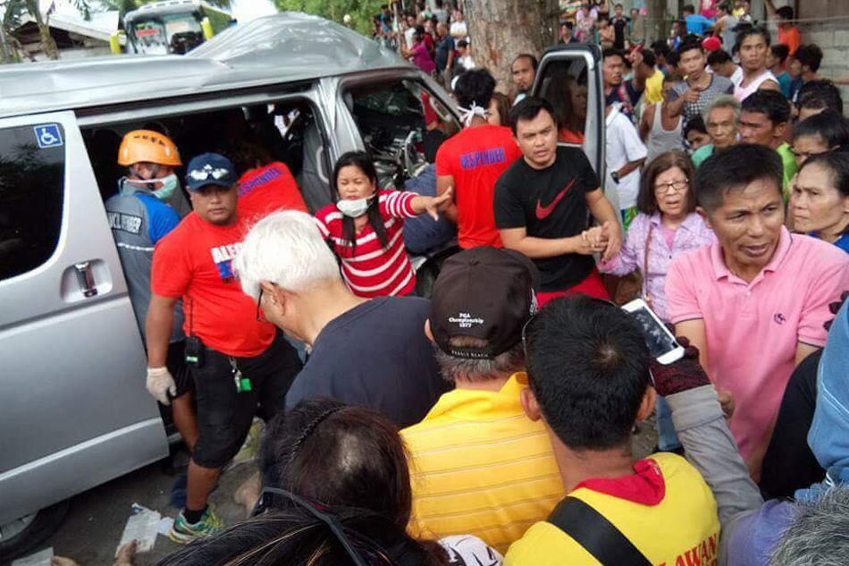 At least 7 dead, 4 injured as van from tourist haven Oslob crashes into ... At least 7 dead, 4 injured as van from tourist haven Oslob crashes into ...