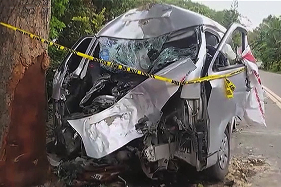 7 bakasyonista sa Cebu, patay matapos sumalpok ang sasakyan sa puno ... 7 bakasyonista sa Cebu, patay matapos sumalpok ang sasakyan sa puno ...