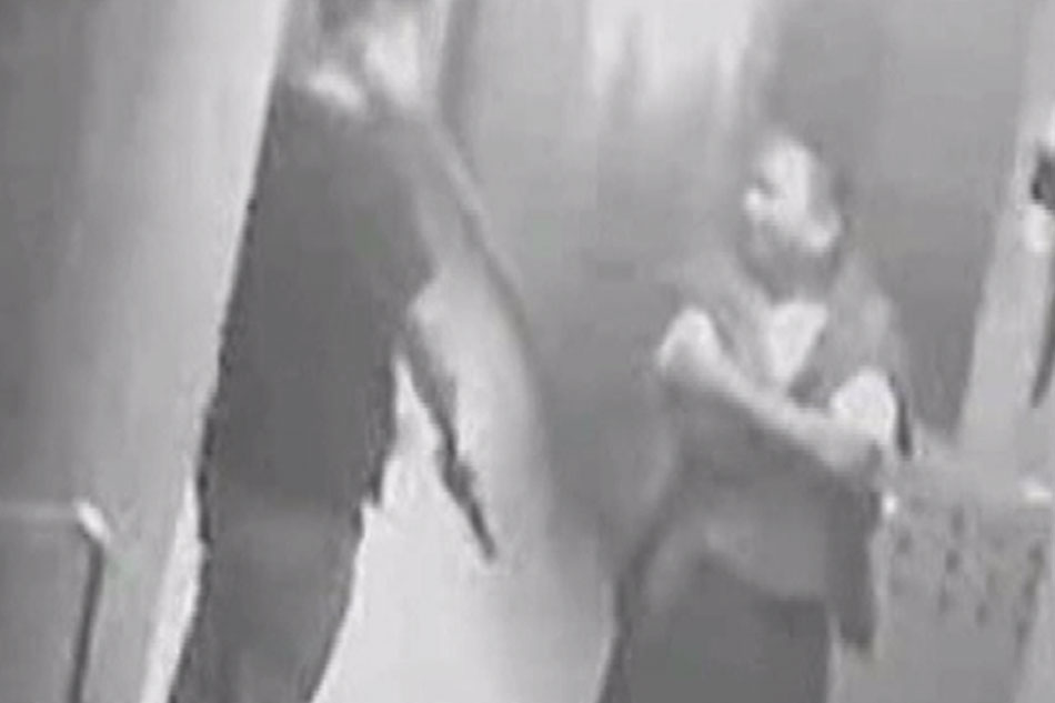 Pulis sa GenSan, nanutok ng baril at nanuntok ng sekyu | ABS-CBN News Pulis sa GenSan, nanutok ng baril at nanuntok ng sekyu | ABS-CBN News