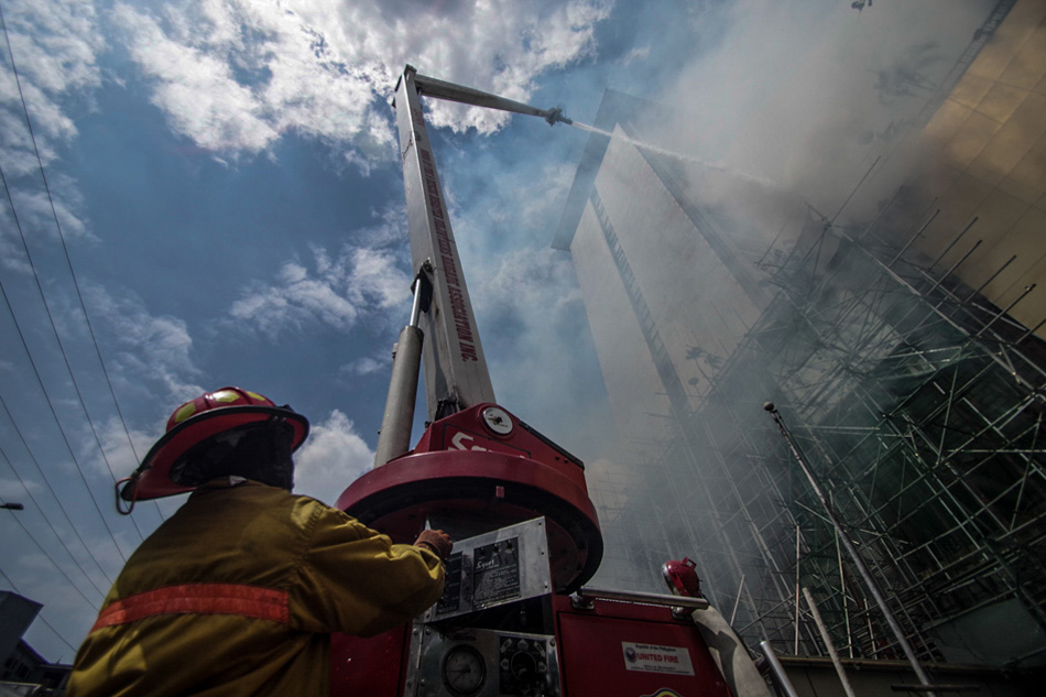 In Photos Fire Engulfs Manila Pavilion Hotel Abs Cbn News