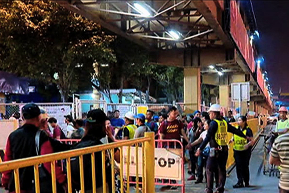 Batangas port, dagsa ng mga biyahero sa Semana Santa | ABS-CBN News Batangas port, dagsa ng mga biyahero sa Semana Santa | ABS-CBN News