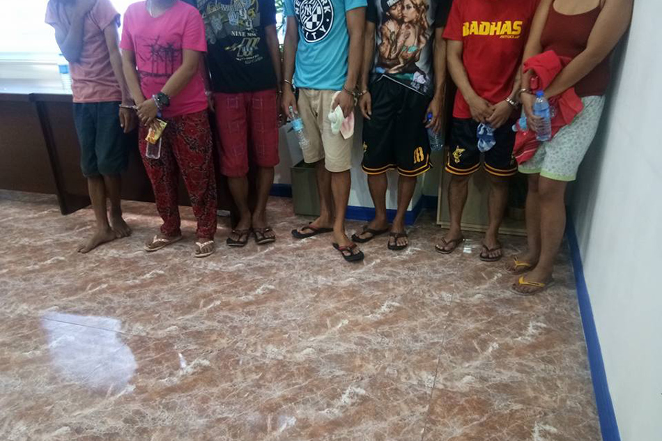 2 patay, 7 arestado sa drug raid sa Talisay, Cebu | ABS-CBN News 2 patay, 7 arestado sa drug raid sa Talisay, Cebu | ABS-CBN News