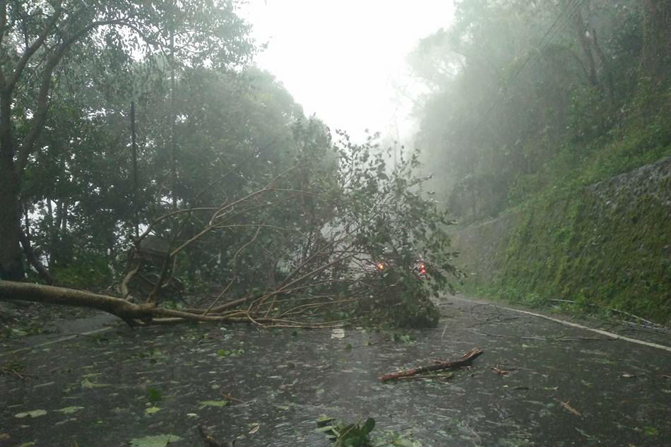 TINGNAN: Epekto ng Bagyong Ompong sa Baguio, Ilocos Norte | ABS-CBN News TINGNAN: Epekto ng Bagyong Ompong sa Baguio, Ilocos Norte | ABS-CBN News