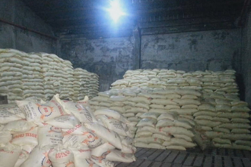 Higit P120-M halaga ng smuggled rice 'naglaho' sa kamay ng Customs ... Higit P120-M halaga ng smuggled rice 'naglaho' sa kamay ng Customs ...