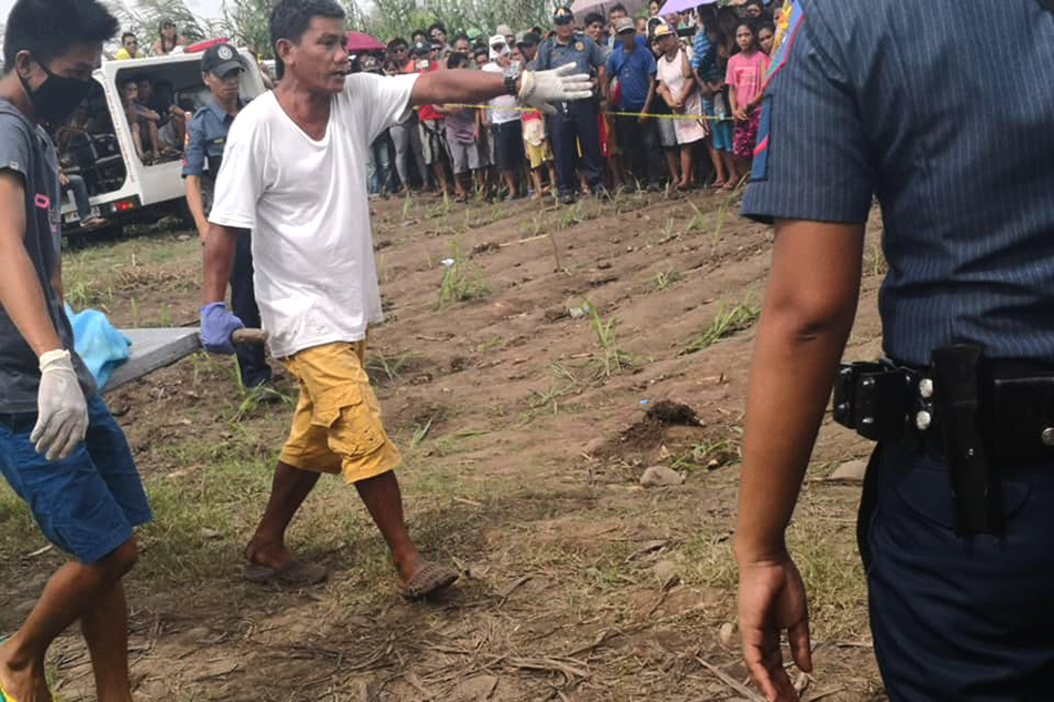 Bangkay ng babae natagpuang nakahubad sa kanal sa Negros Occidental ... Bangkay ng babae natagpuang nakahubad sa kanal sa Negros Occidental ...