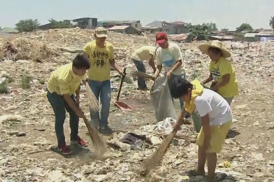 Paglilinis ng basura, tinutukan ng ilang kandidato sa barangay at SK ... Paglilinis ng basura, tinutukan ng ilang kandidato sa barangay at SK ...