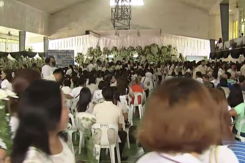 Pakikiramay, bumuhos sa burol ng pinaslang na General Tinio mayor | ABS ... Pakikiramay, bumuhos sa burol ng pinaslang na General Tinio mayor | ABS ...