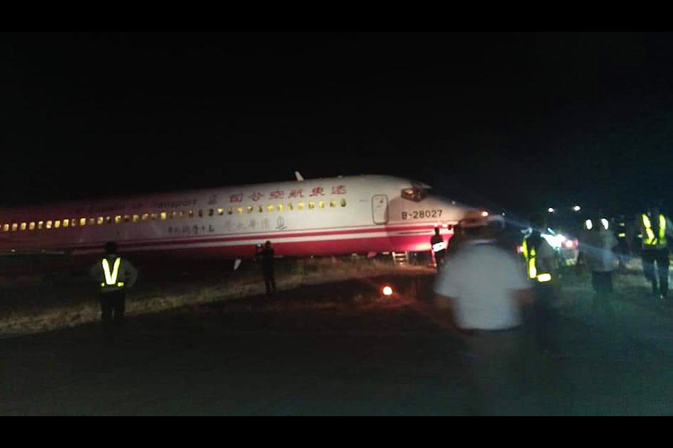Taiwanese plane overshoots Kalibo runway; all passengers, crew safe ... Taiwanese plane overshoots Kalibo runway; all passengers, crew safe ...