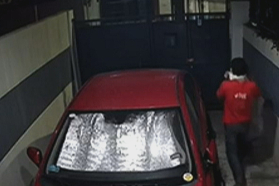 Panty pinantakip ng 'akyat-bahay' sa mukha para di makilala sa CCTV ... Panty pinantakip ng 'akyat-bahay' sa mukha para di makilala sa CCTV ...