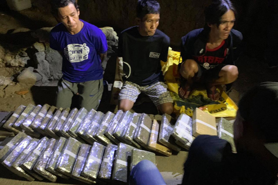 3 timbog matapos mahulihan ng sako-sakong bloke ng marijuana | ABS-CBN News 3 timbog matapos mahulihan ng sako-sakong bloke ng marijuana | ABS-CBN News