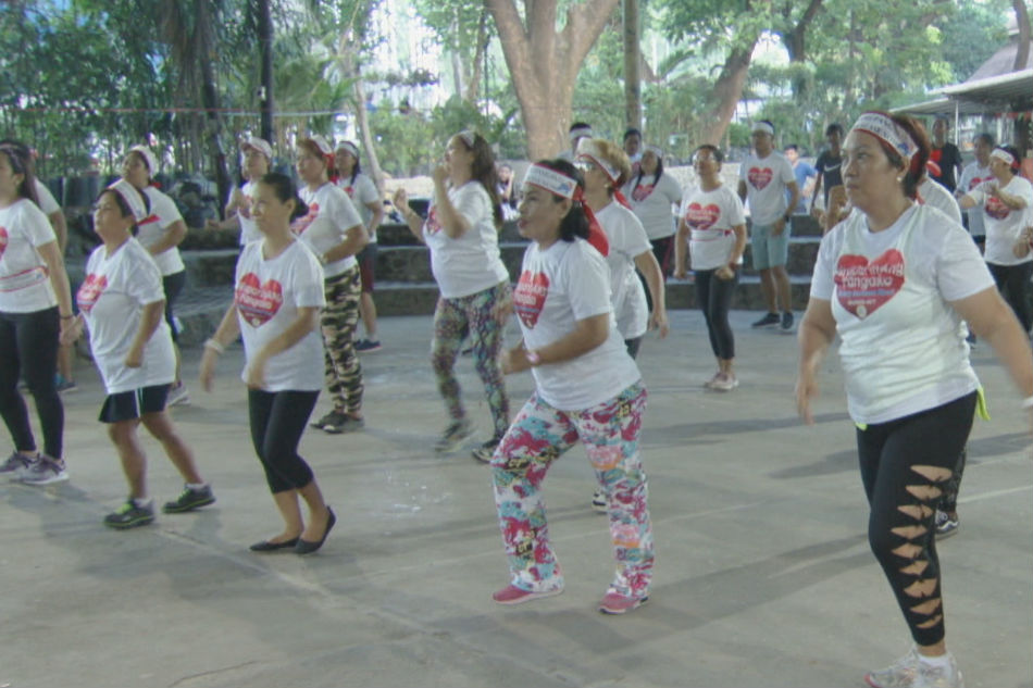Mga guro nagsagawa ng 'zumba protest' para ihirit ang dagdag-sahod ... Mga guro nagsagawa ng 'zumba protest' para ihirit ang dagdag-sahod ...