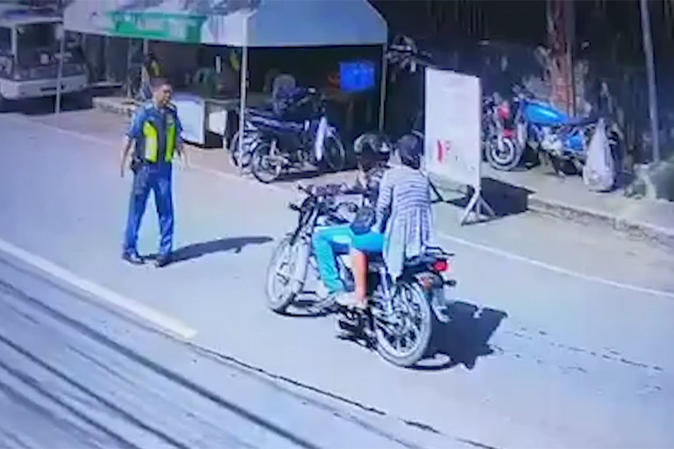 Lalaking umiwas sa checkpoint sa Cavite nakuhanan ng ilegal na baril ... Lalaking umiwas sa checkpoint sa Cavite nakuhanan ng ilegal na baril ...
