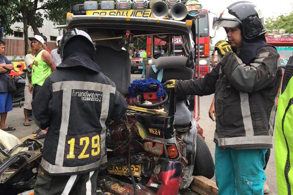 16 sugatan sa salpukan ng van, jeep sa Lapu-Lapu City | ABS-CBN News 16 sugatan sa salpukan ng van, jeep sa Lapu-Lapu City | ABS-CBN News