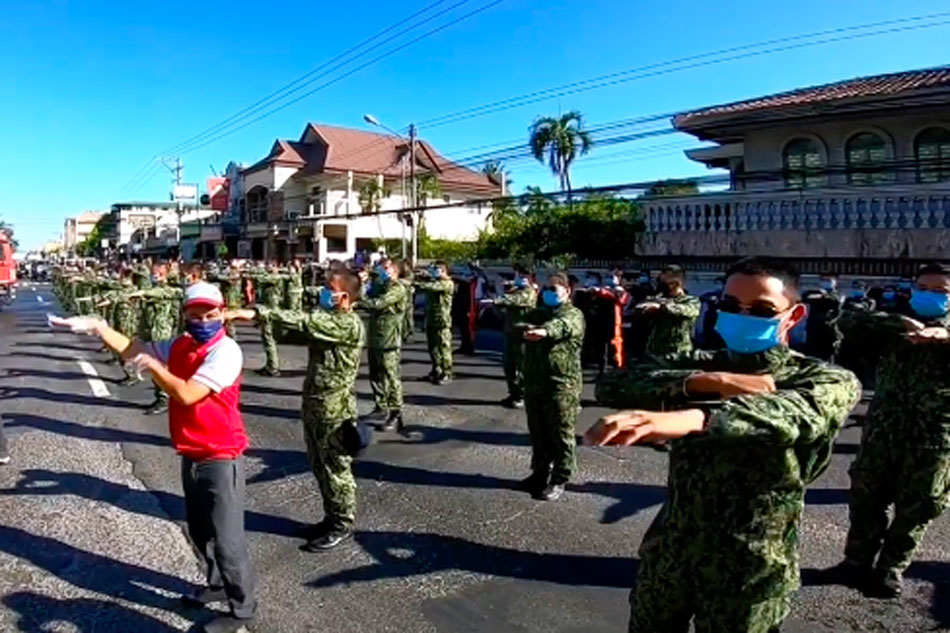 Mga pulis, bombero idinaan sa flash mob ang papuri sa Pampanga medical ... Mga pulis, bombero idinaan sa flash mob ang papuri sa Pampanga medical ...