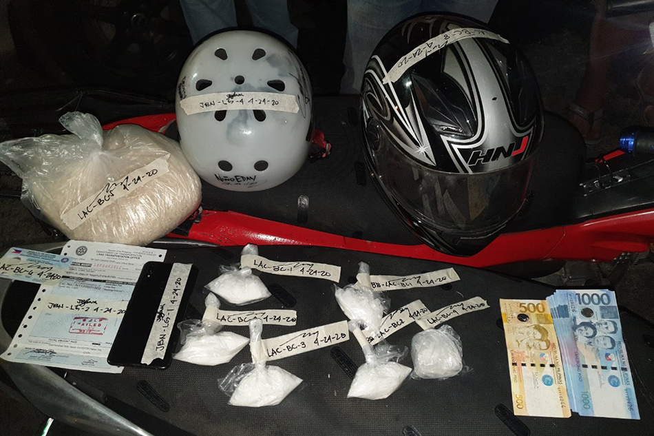 P1 milyong halaga ng 'shabu' nasamsam, 2 timbog sa QC drug bust | ABS ... P1 milyong halaga ng 'shabu' nasamsam, 2 timbog sa QC drug bust | ABS ...