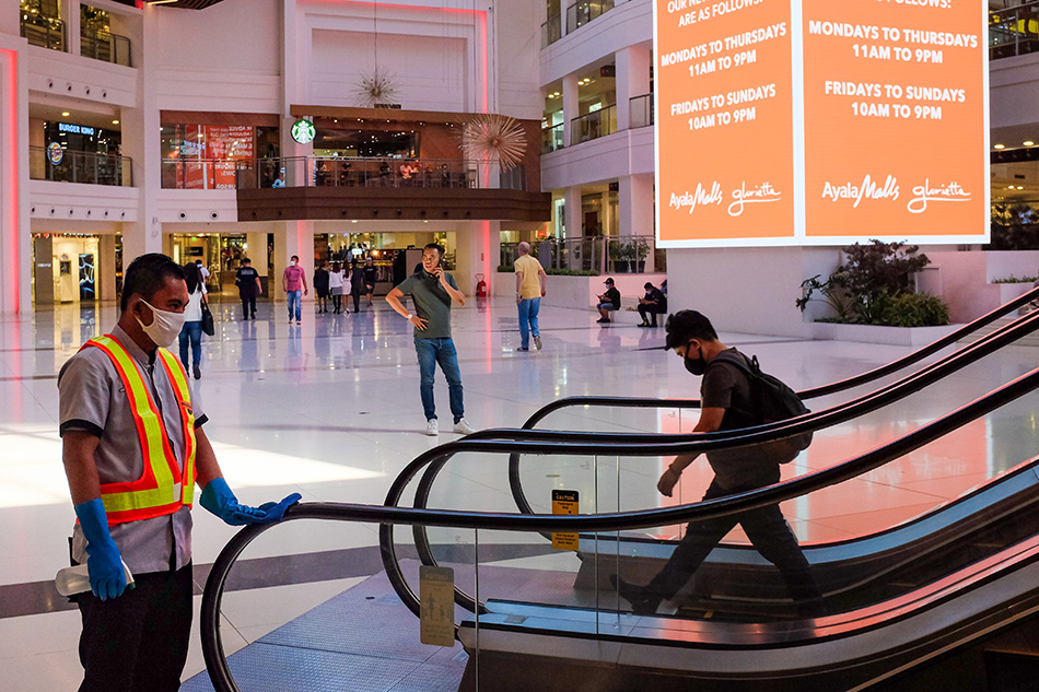 Drive-buy shopping, ipinapatupad ng mall operator | ABS-CBN News Drive-buy shopping, ipinapatupad ng mall operator | ABS-CBN News