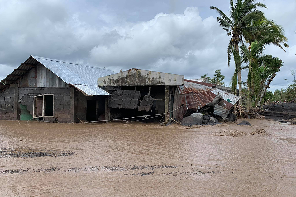 Ulysses nagdulot ng lahar flow sa Guinobatan, Albay | ABS-CBN News Ulysses nagdulot ng lahar flow sa Guinobatan, Albay | ABS-CBN News