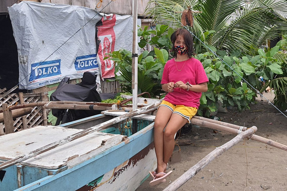 Tulong bumuhos para sa Cavite student na naglalako ng isda para ... Tulong bumuhos para sa Cavite student na naglalako ng isda para ...