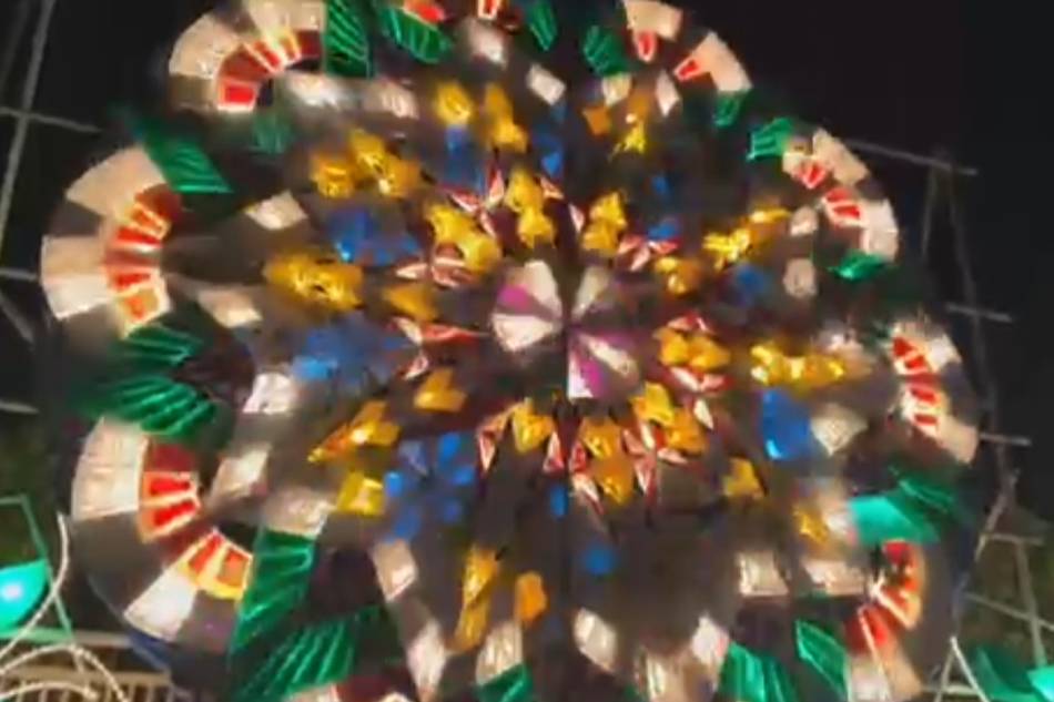 Mga higanteng parol sa ‘Christmas capital’ ng Pinas pinailawan na | ABS ... Mga higanteng parol sa ‘Christmas capital’ ng Pinas pinailawan na | ABS ...