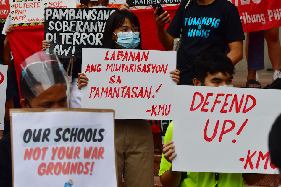 Bakit tutol ang mga aktibista sa pagpasok ng pulis, militar sa UP ... Bakit tutol ang mga aktibista sa pagpasok ng pulis, militar sa UP ...