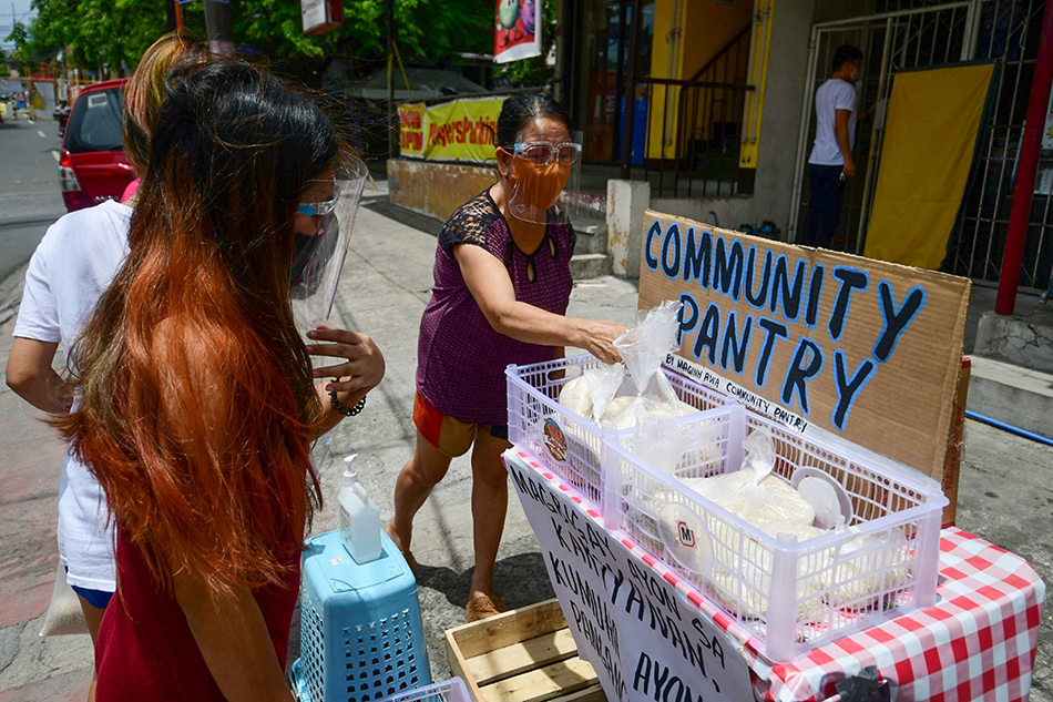 'Tayo-tayo muna': Konsepto ng 'community pantry' lalo pang lumaganap ... 'Tayo-tayo muna': Konsepto ng 'community pantry' lalo pang lumaganap ...