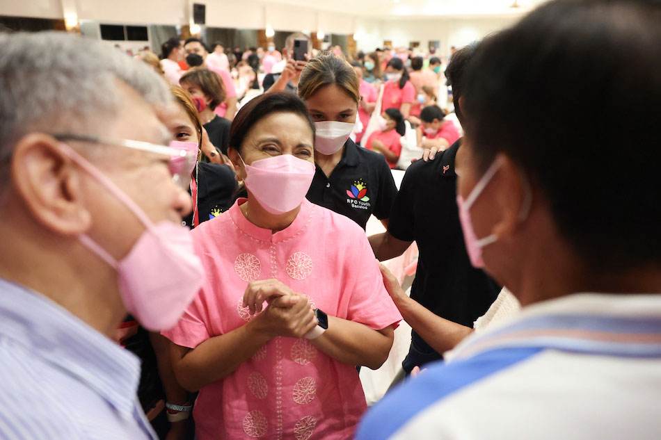 Robredo idinetalye ang plataporma sa 'huling panawagan' sa mga botante ... Robredo idinetalye ang plataporma sa 'huling panawagan' sa mga botante ...