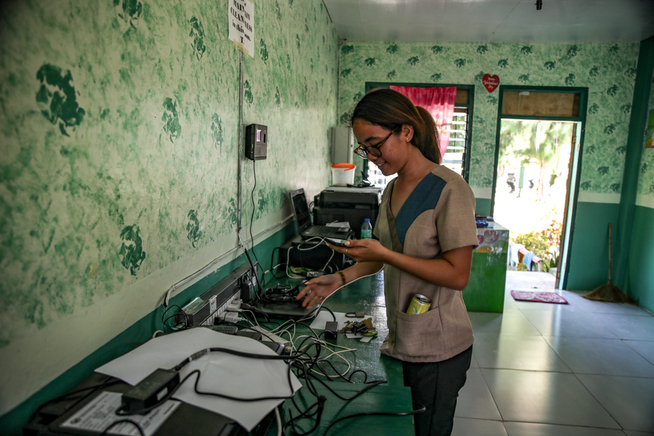 Solar Power Shines Light In El Nido Community Abs Cbn News