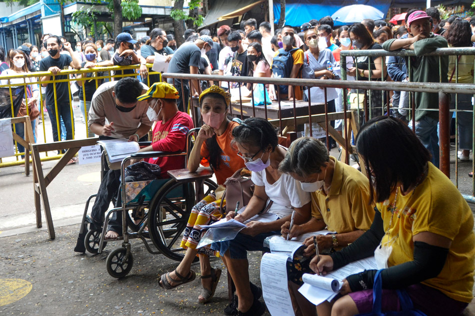 People Flock To Comelec For Voter Registration Abs Cbn News