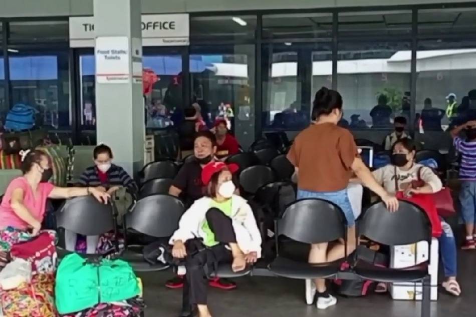 Ilang pasahero 6 araw stranded sa Manila North Harbor | ABS-CBN News Ilang pasahero 6 araw stranded sa Manila North Harbor | ABS-CBN News