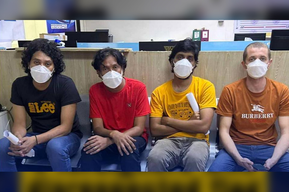 4 Foreigners Who Desecrated Ph Flag Mad Over Traffic Abs Cbn News