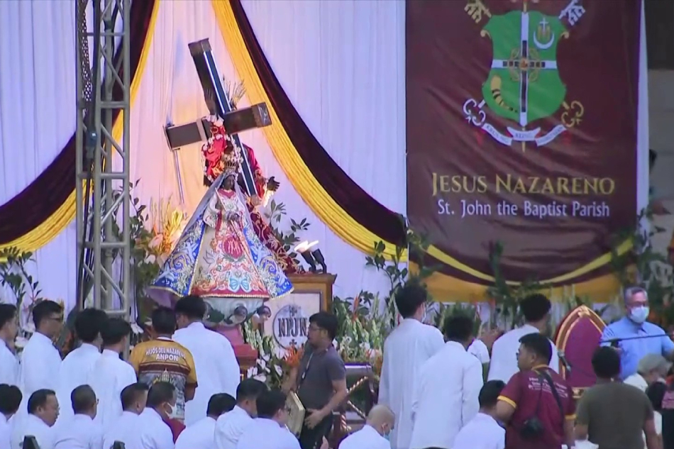 'Pahalik' sa Nazareno sa Quirino Grandstand, dinagsa | ABS-CBN News 'Pahalik' sa Nazareno sa Quirino Grandstand, dinagsa | ABS-CBN News