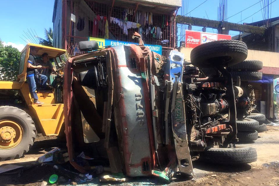 2 kritikal; trak inararo ang 17 sasakyan sa Laguna | ABS-CBN News 2 kritikal; trak inararo ang 17 sasakyan sa Laguna | ABS-CBN News