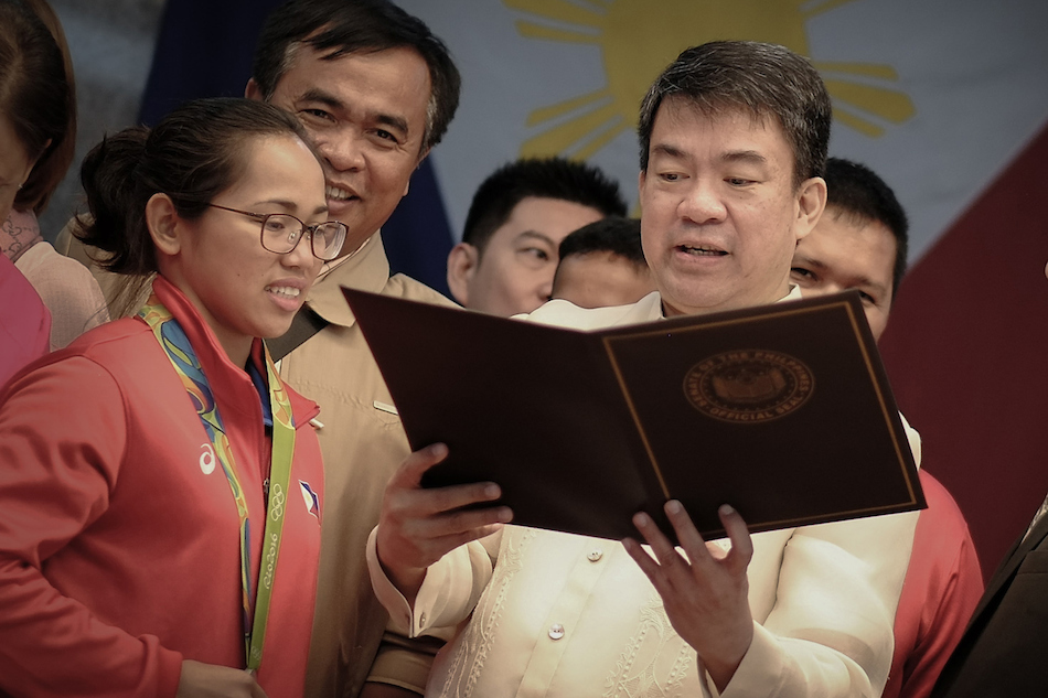 Senate honors Hidilyn Diaz for Rio success | ABS-CBN News Senate honors Hidilyn Diaz for Rio success | ABS-CBN News