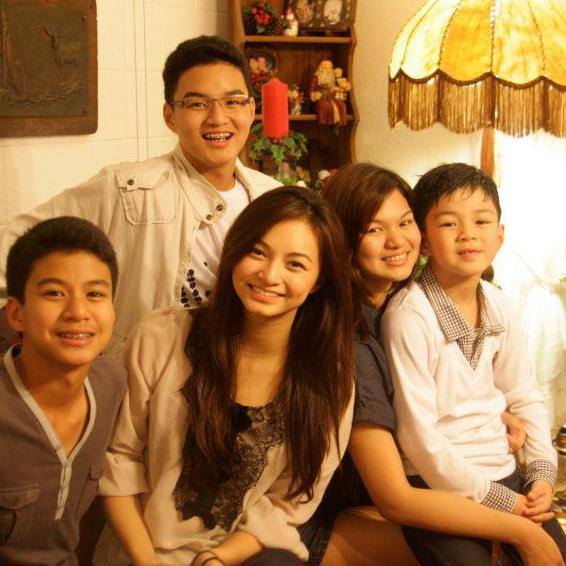 TINGNAN: Pamilya ni Kylie Verzosa sa Baguio | ABS-CBN News TINGNAN: Pamilya ni Kylie Verzosa sa Baguio | ABS-CBN News